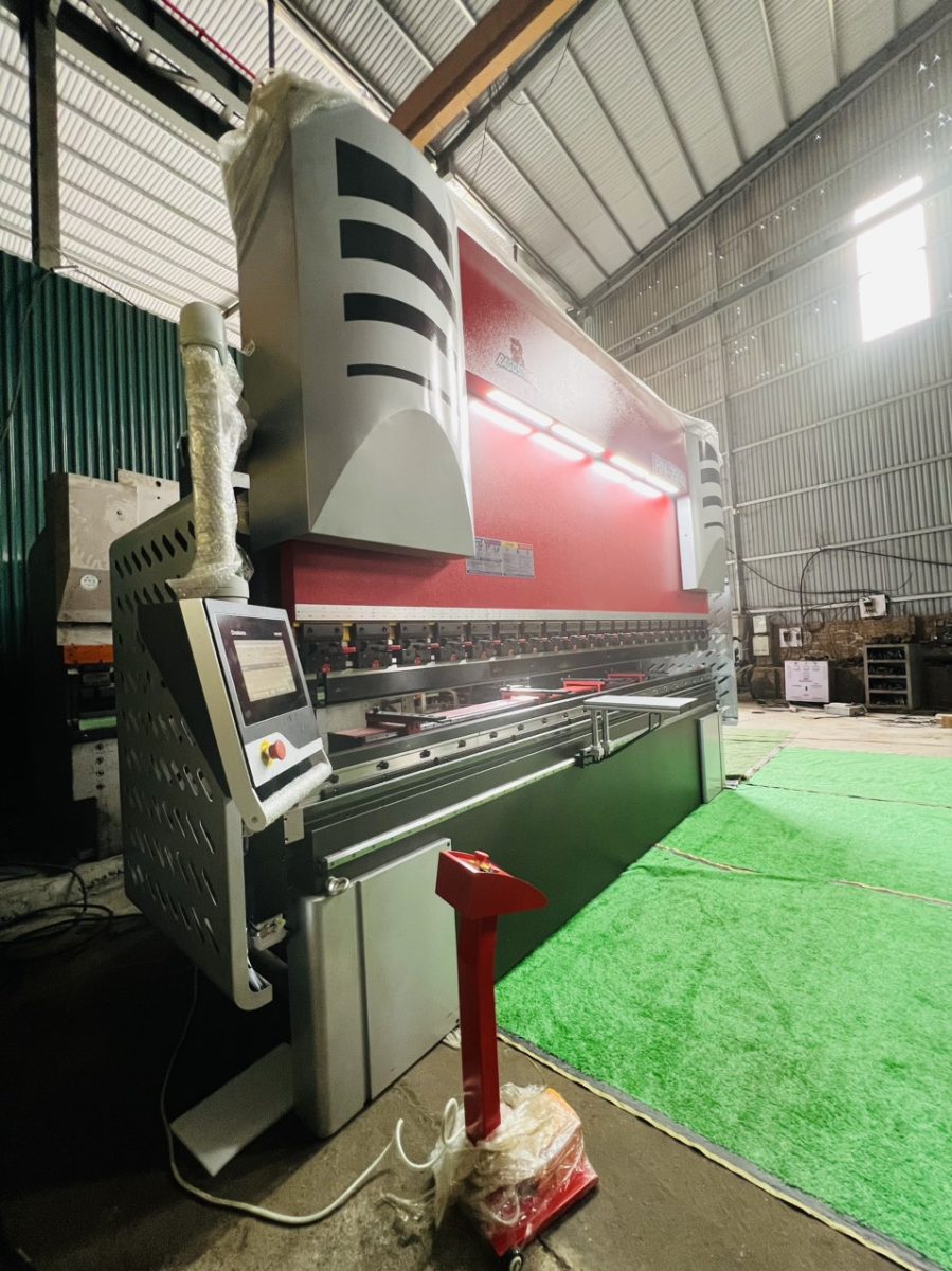 Máy chấn CNC HN 11032 - Lực chấn 110, chiều dài chấn 3200mm, HDH Delem ...